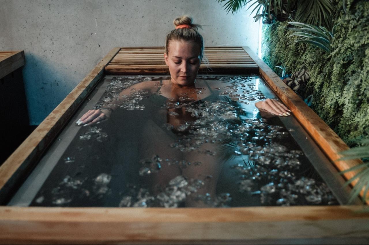 Private Squamish Hot/Cold Spa Rental for 12 | Powered by Givergy