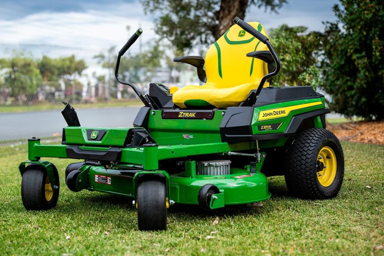Mow Like A Pro on a John Deere Z370R Electric Mower | Powered by Givergy